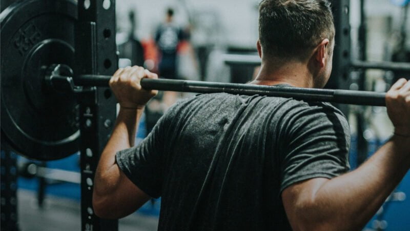 Smith Machine (barre Guidée) : Comment L'utiliser pour se Muscler ...